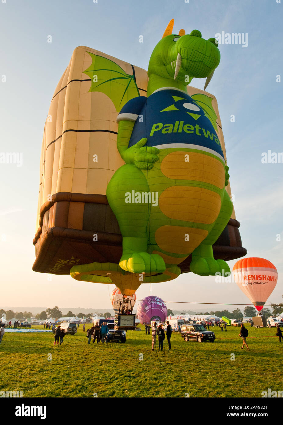 "Palletways" cube parcel and dragon hot air balloon. Bristol ...