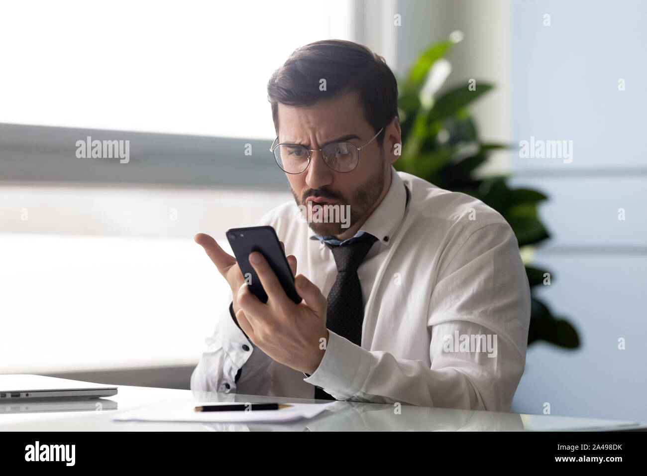 Angry customer hi-res stock photography and images - Alamy