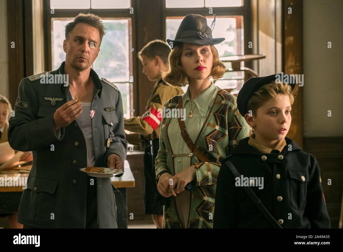 SCARLETT JOHANSSON , SAM ROCKWELL and ROMAN GRIFFIN DAVIS in JOJO ...