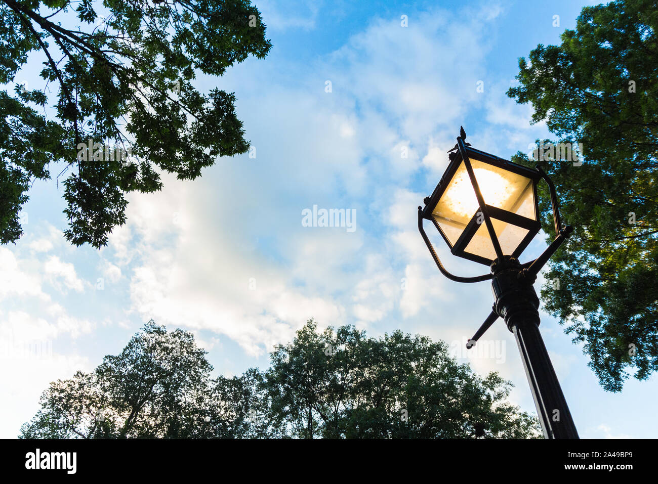 Nyc streetlight hi-res stock photography and images - Alamy