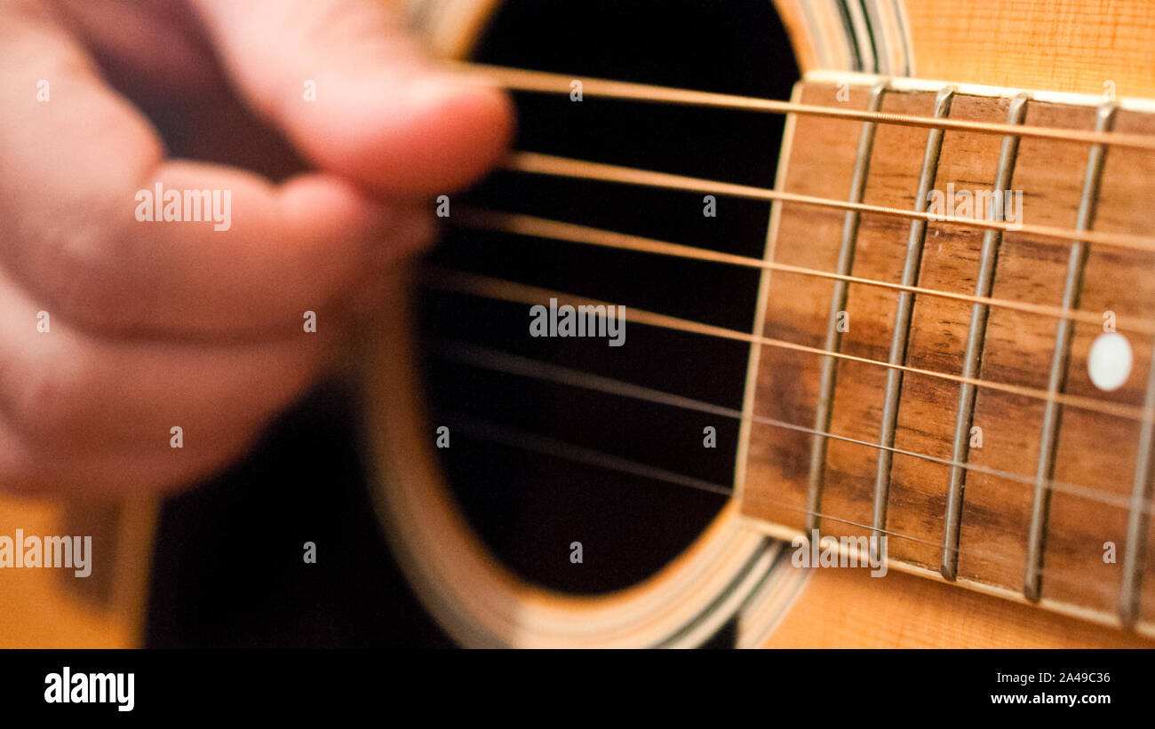 16 string guitar hi-res stock photography and images - Alamy