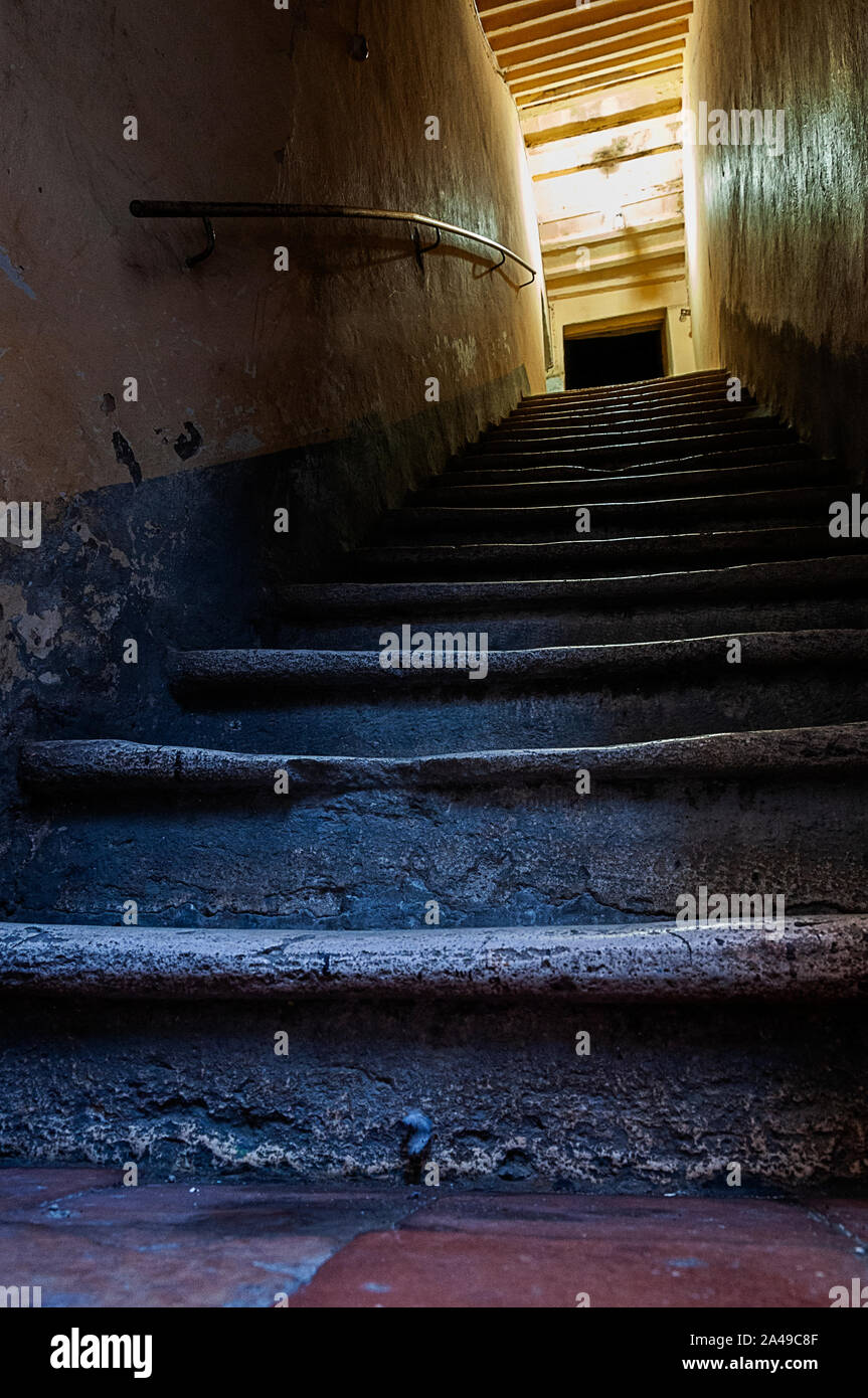 Old worn out staircase hi-res stock photography and images - Alamy