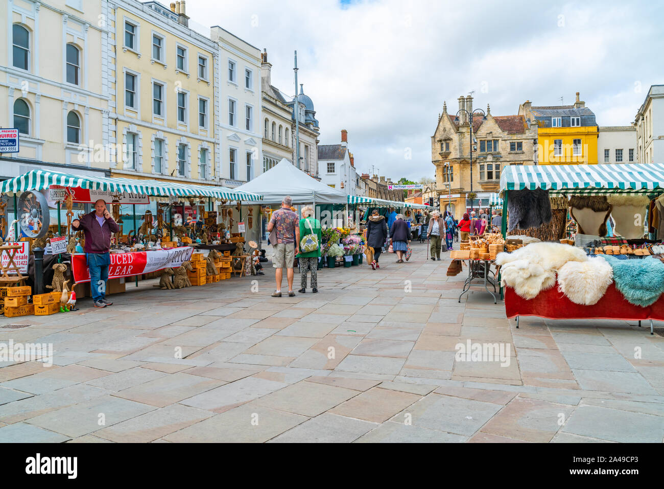 Cirencester market square hi-res stock photography and images - Alamy