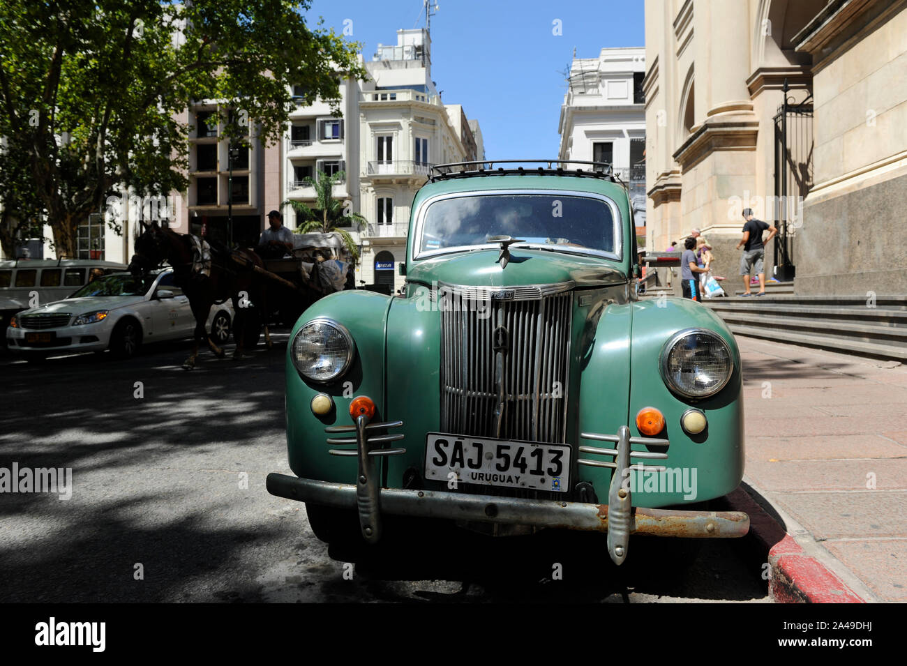 Old classic vintage car vehicle automobile hi-res stock photography and ...