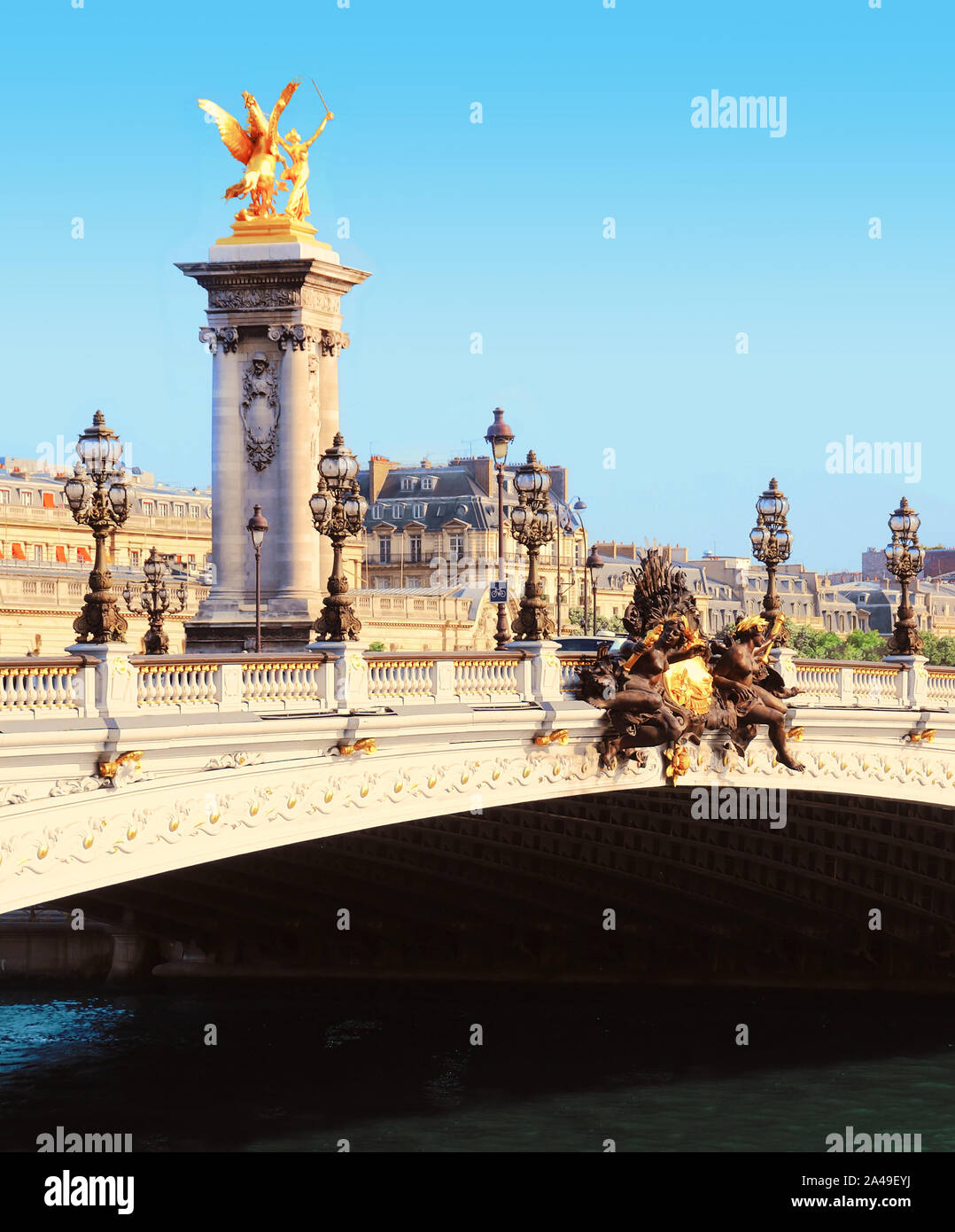 Historic paris bridge hi-res stock photography and images - Alamy