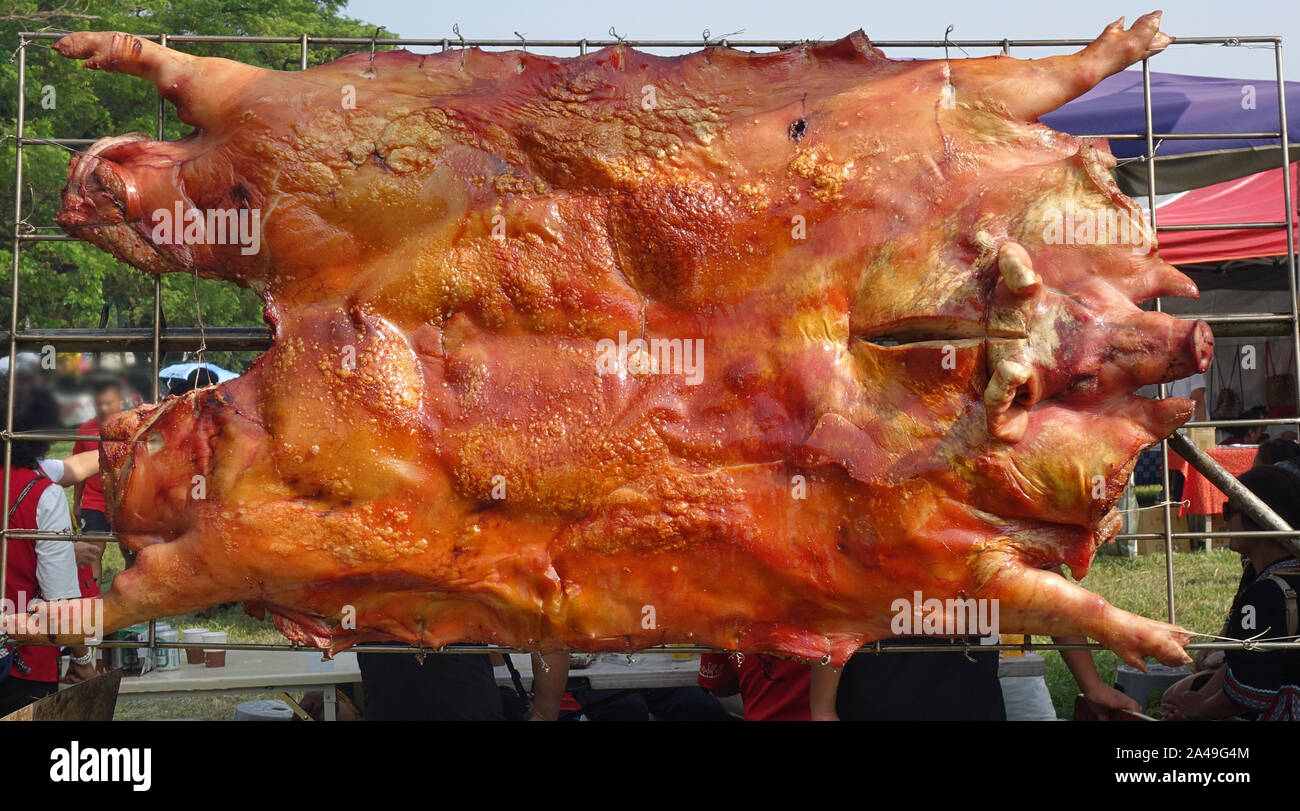A traditional whole flattened pig barbecue in Taiwan Stock Photo - Alamy