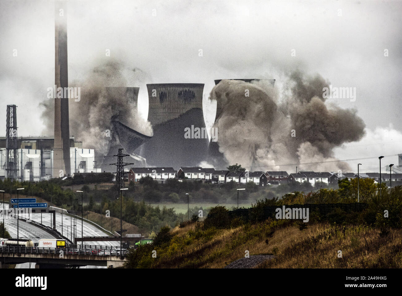 Four cooling towers record breaking ferrybridge power station hi-res ...