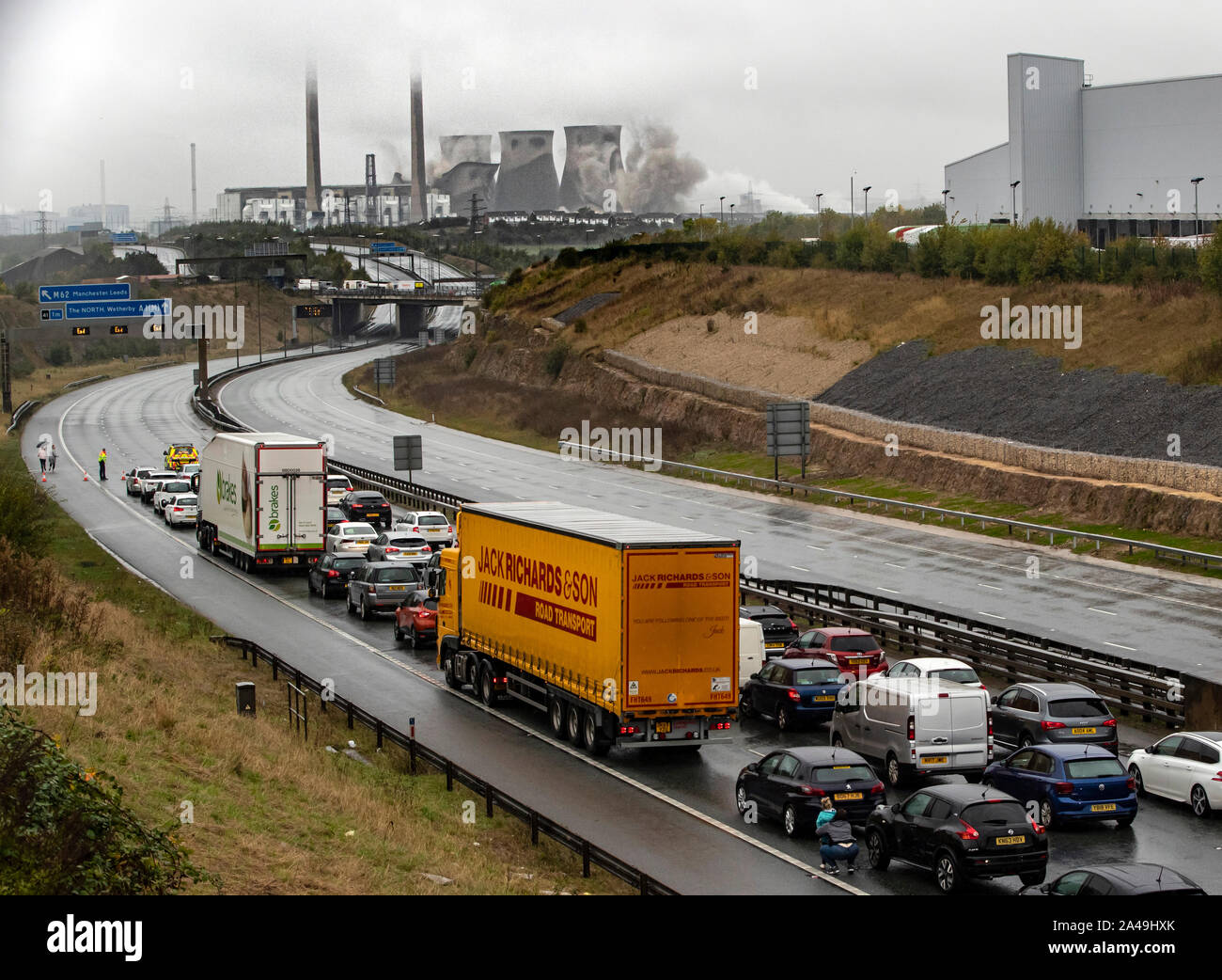 Four cooling towers record breaking ferrybridge power station hi-res ...
