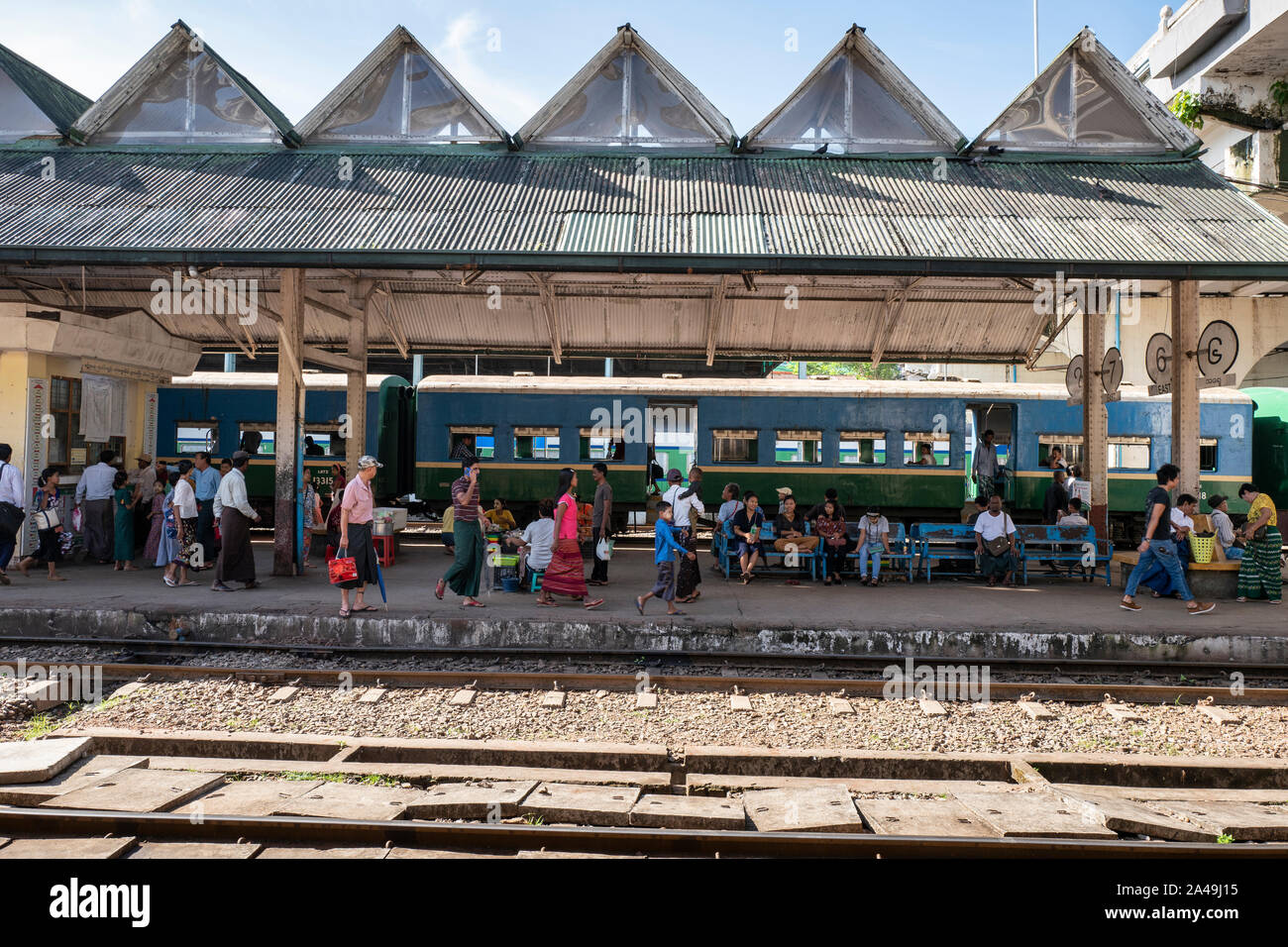 Daily life at Yangon railway station in Myanmar Stock Photo - Alamy