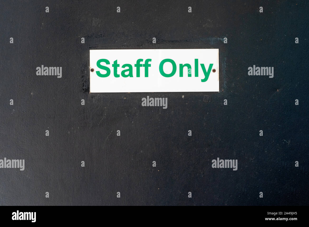 Employees only sign hi-res stock photography and images - Alamy
