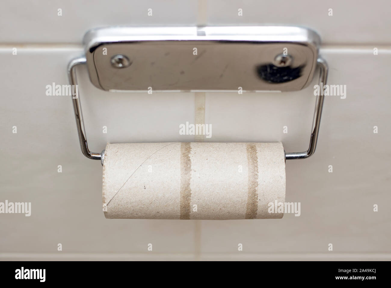 Toilet paper in the bathroom ended at the most inopportune moment ...