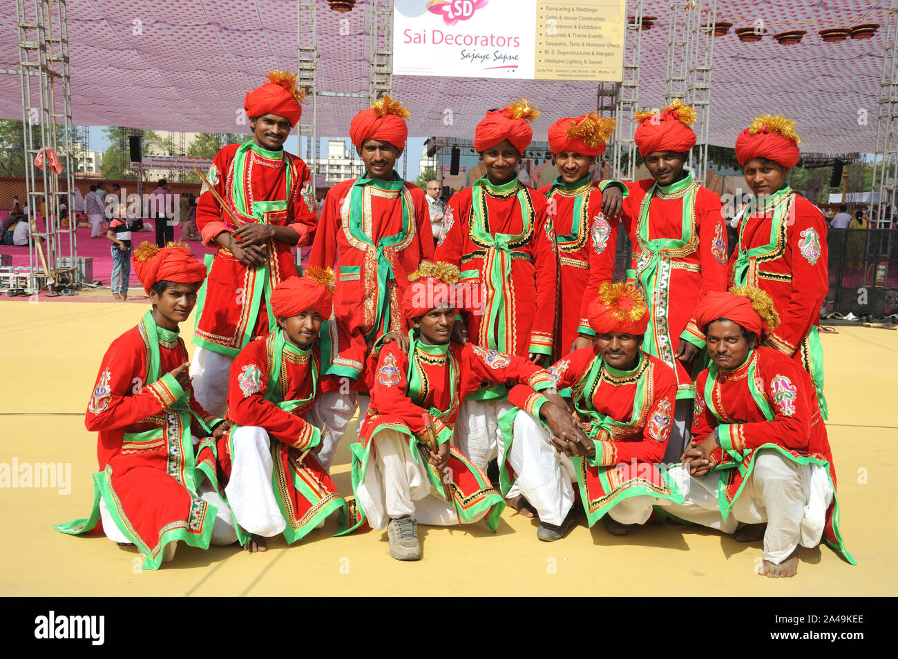 Traditional dress maharashtra hi-res stock photography and images - Alamy