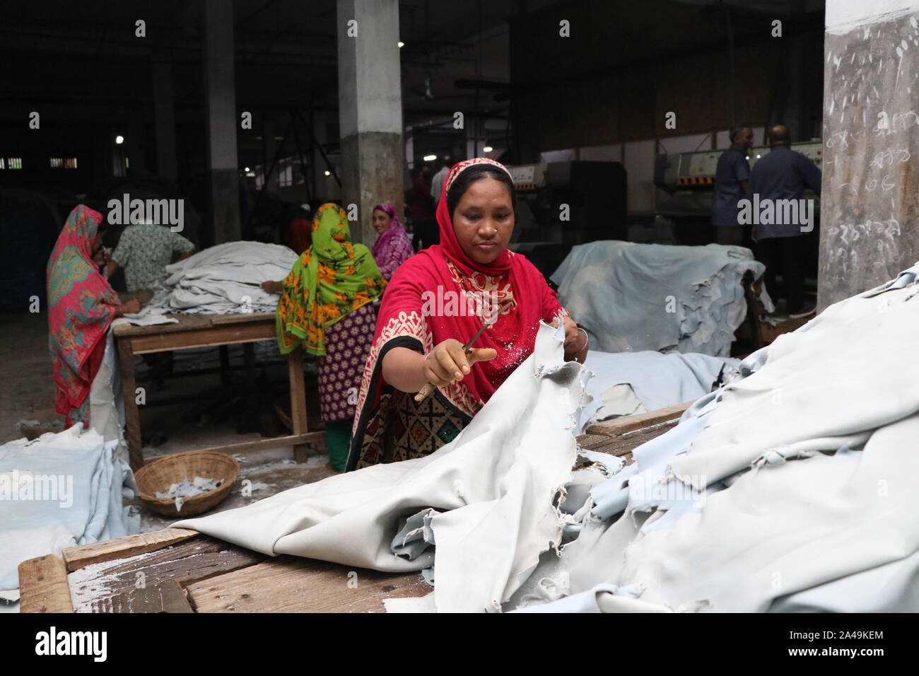 saver tannery workers Dhaka,Bangladesh 2019: Bangladeshi tannery ...