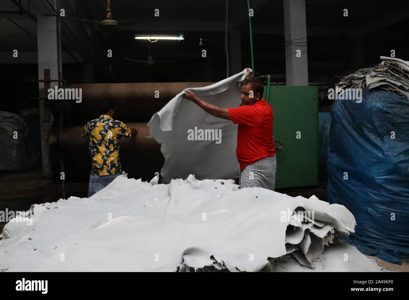 saver tannery workers Dhaka,Bangladesh 2019: Bangladeshi tannery ...