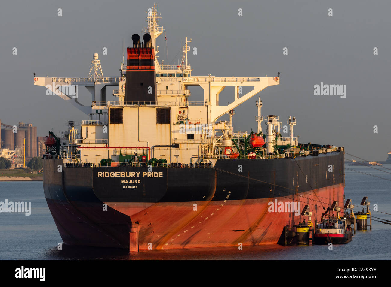 Crude oil vessel hi-res stock photography and images - Alamy