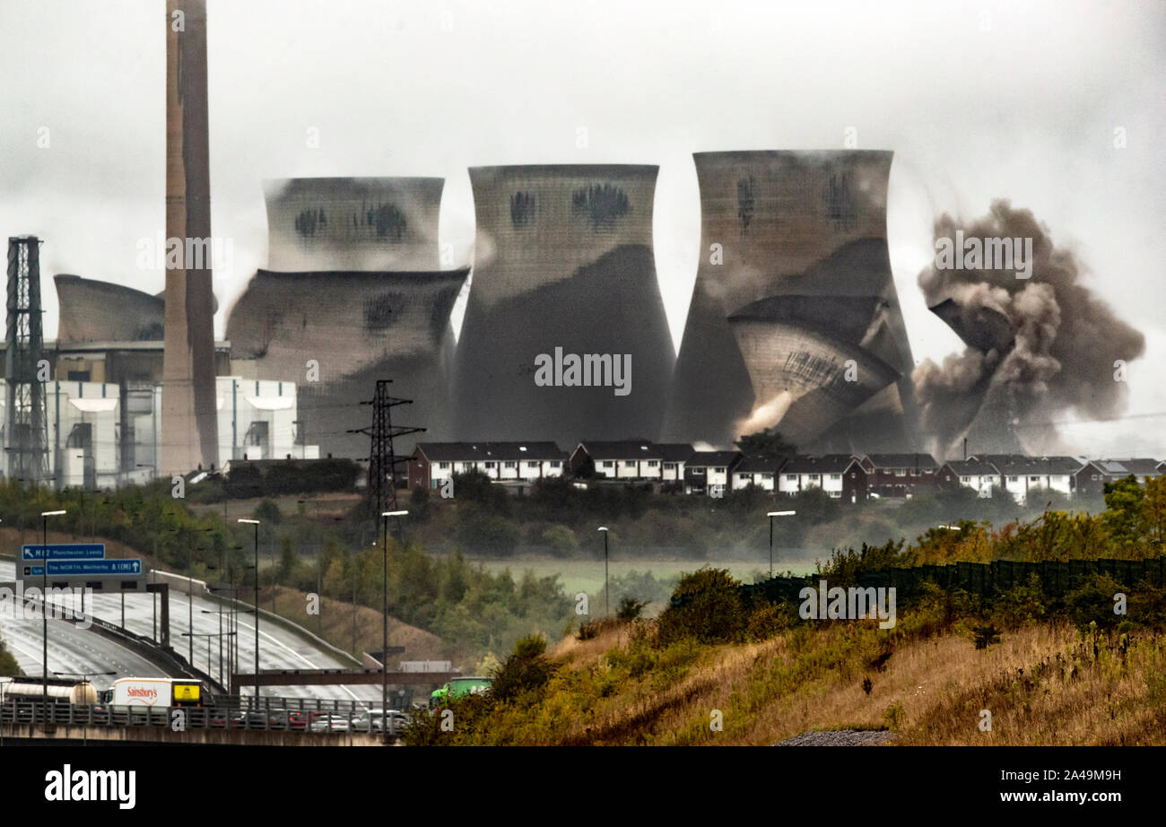 Four cooling towers record breaking ferrybridge power station hi-res ...