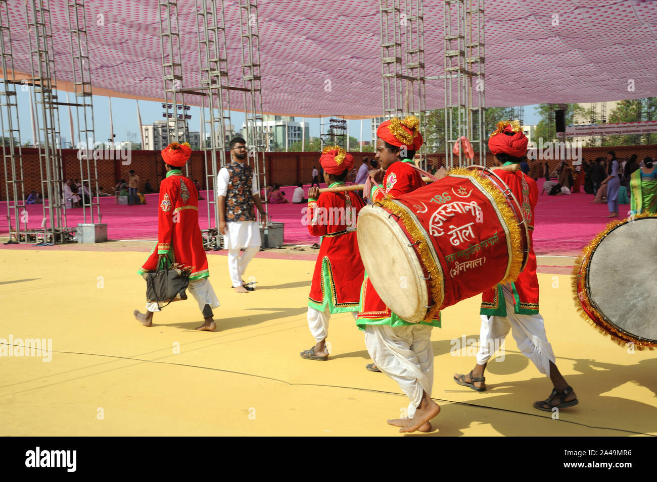 Rajasthani musical instruments hi-res stock photography and images - Alamy