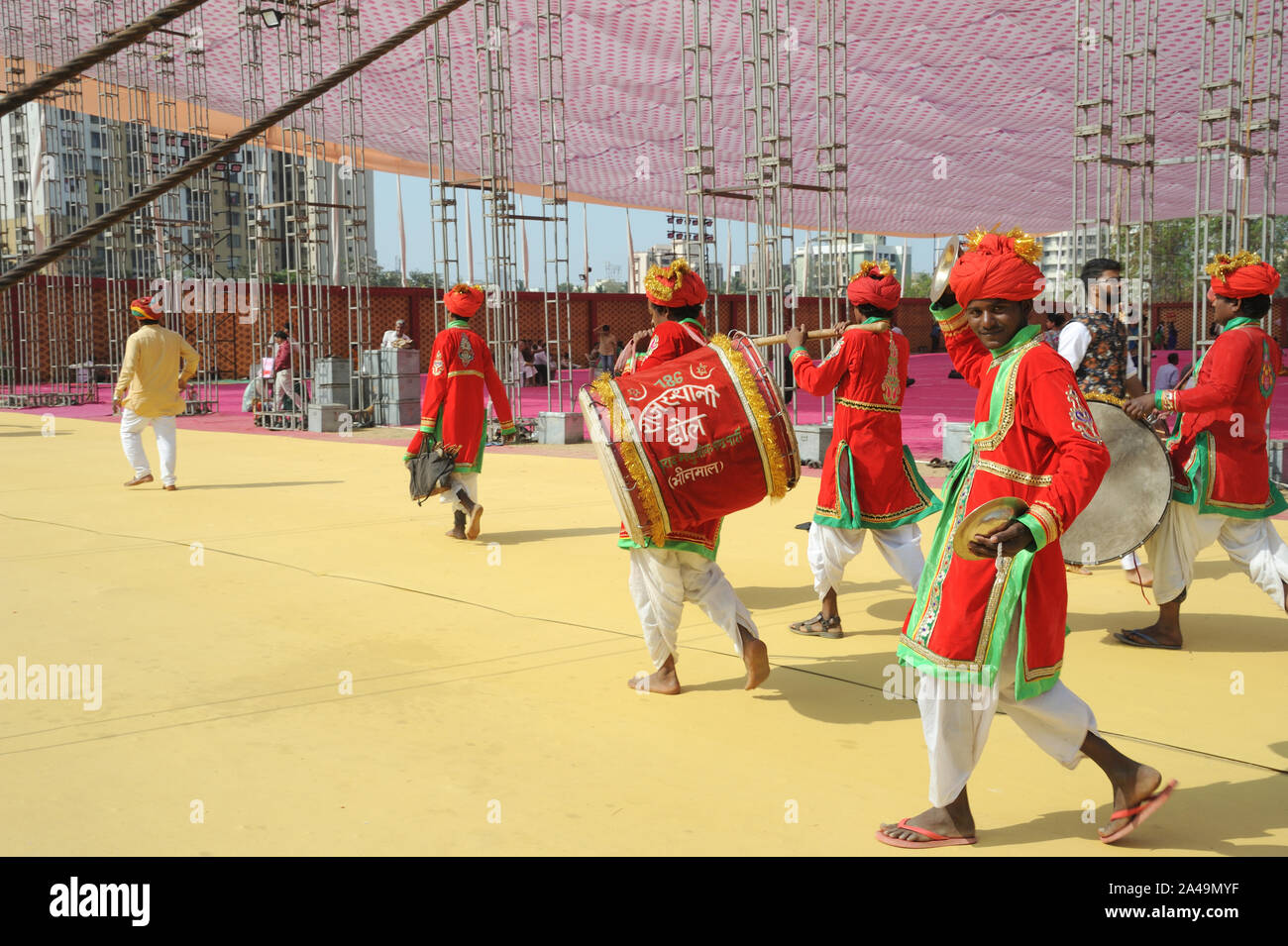 Rajasthani musical instruments hi-res stock photography and images - Alamy