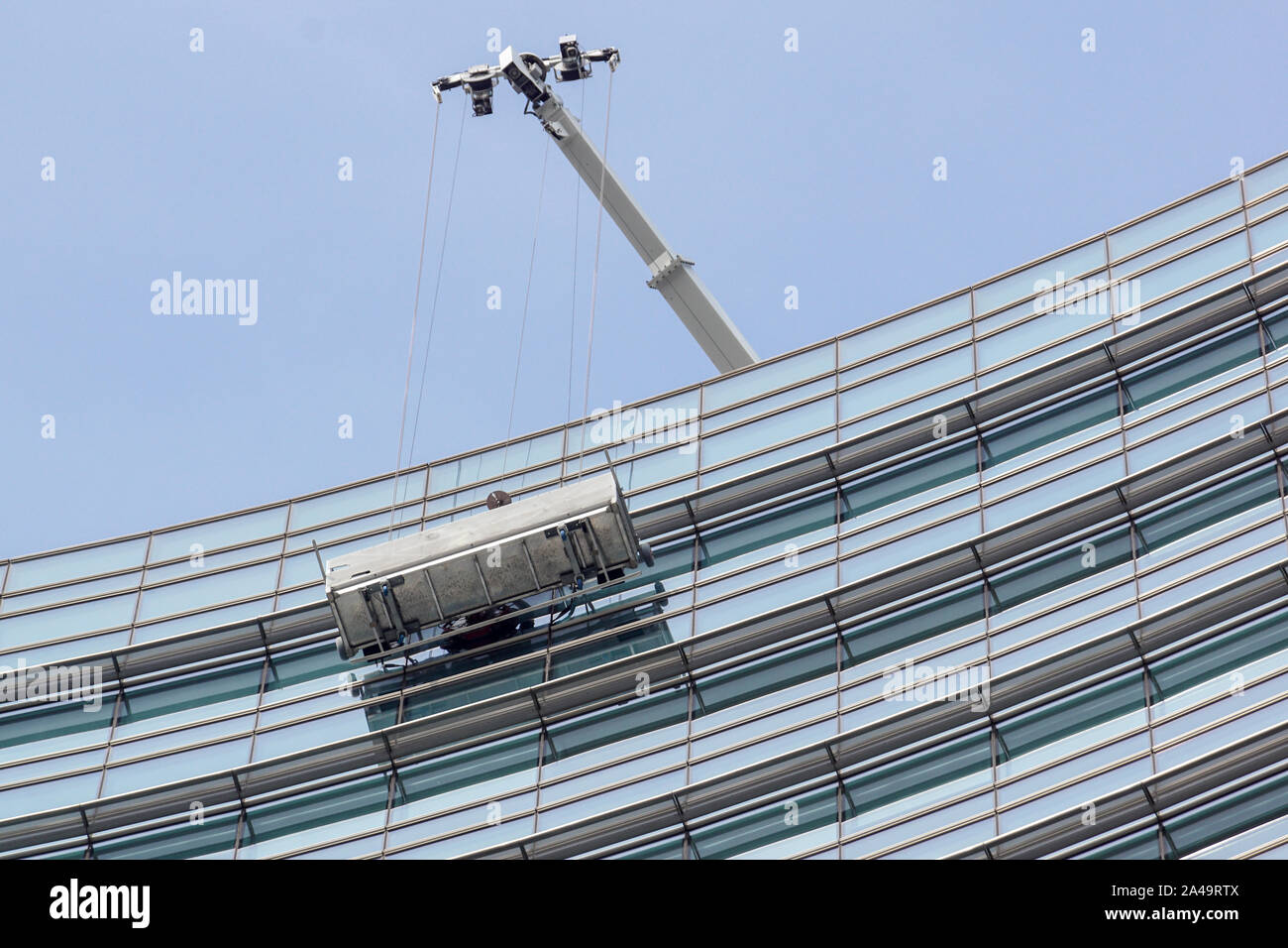Glass elevator exterior hi-res stock photography and images - Alamy