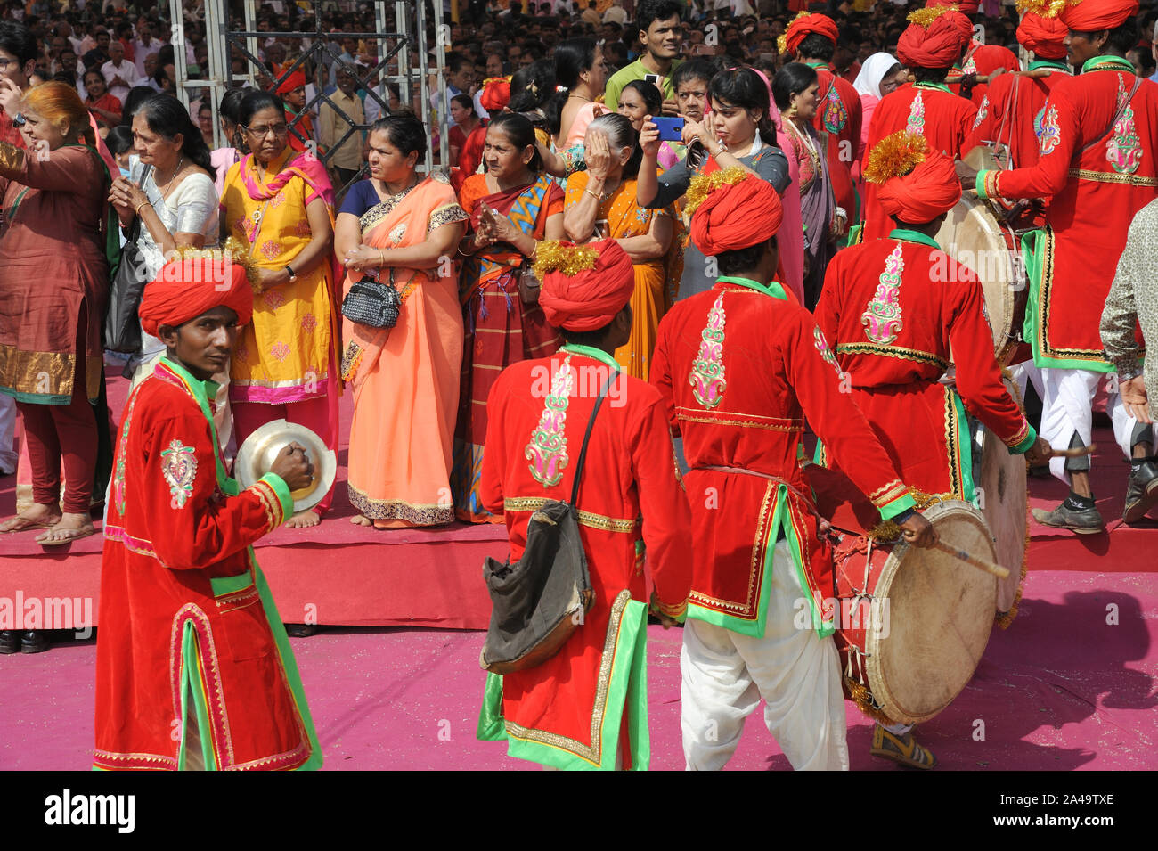 Rajasthani musical instruments hi-res stock photography and images - Alamy