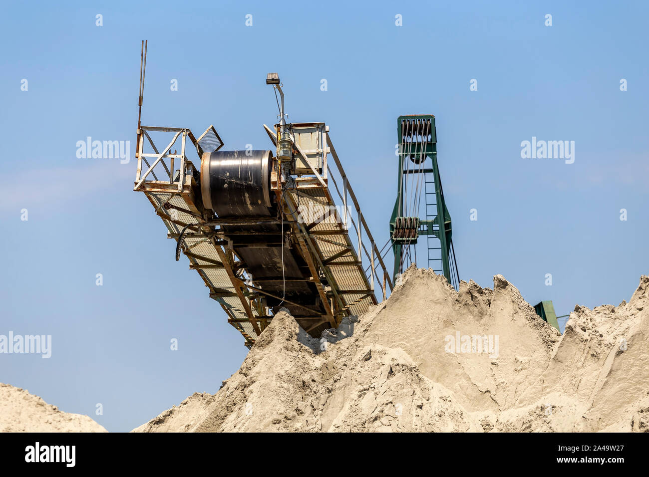 Quarry rock transporter hi-res stock photography and images - Alamy
