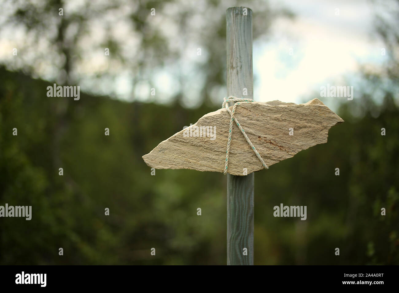 Broken signpost hi-res stock photography and images - Alamy