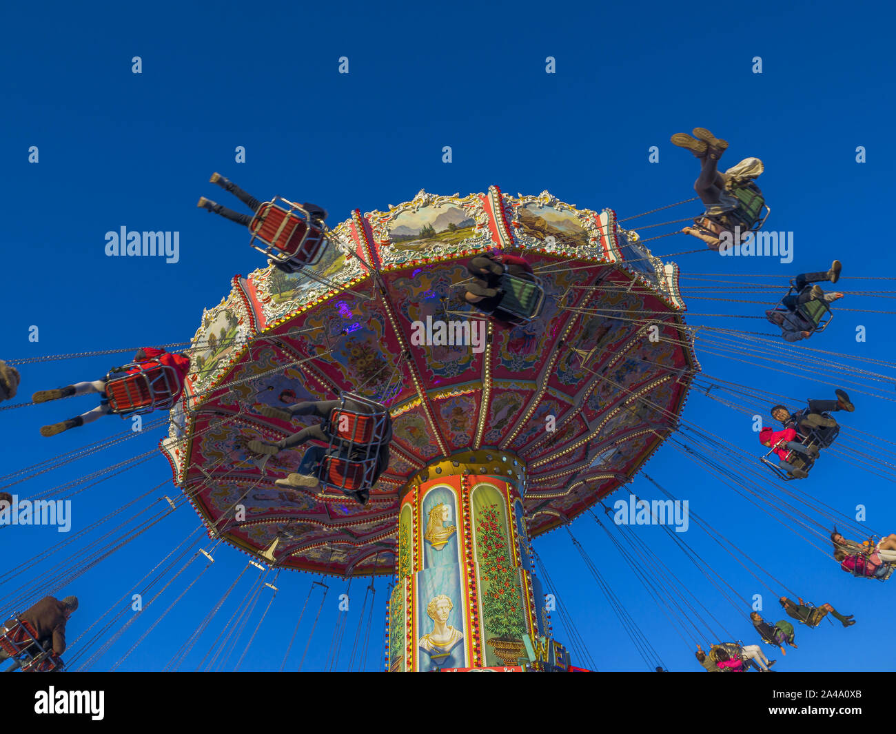 Chain carousel at the munich oktoberfest hi-res stock photography and ...