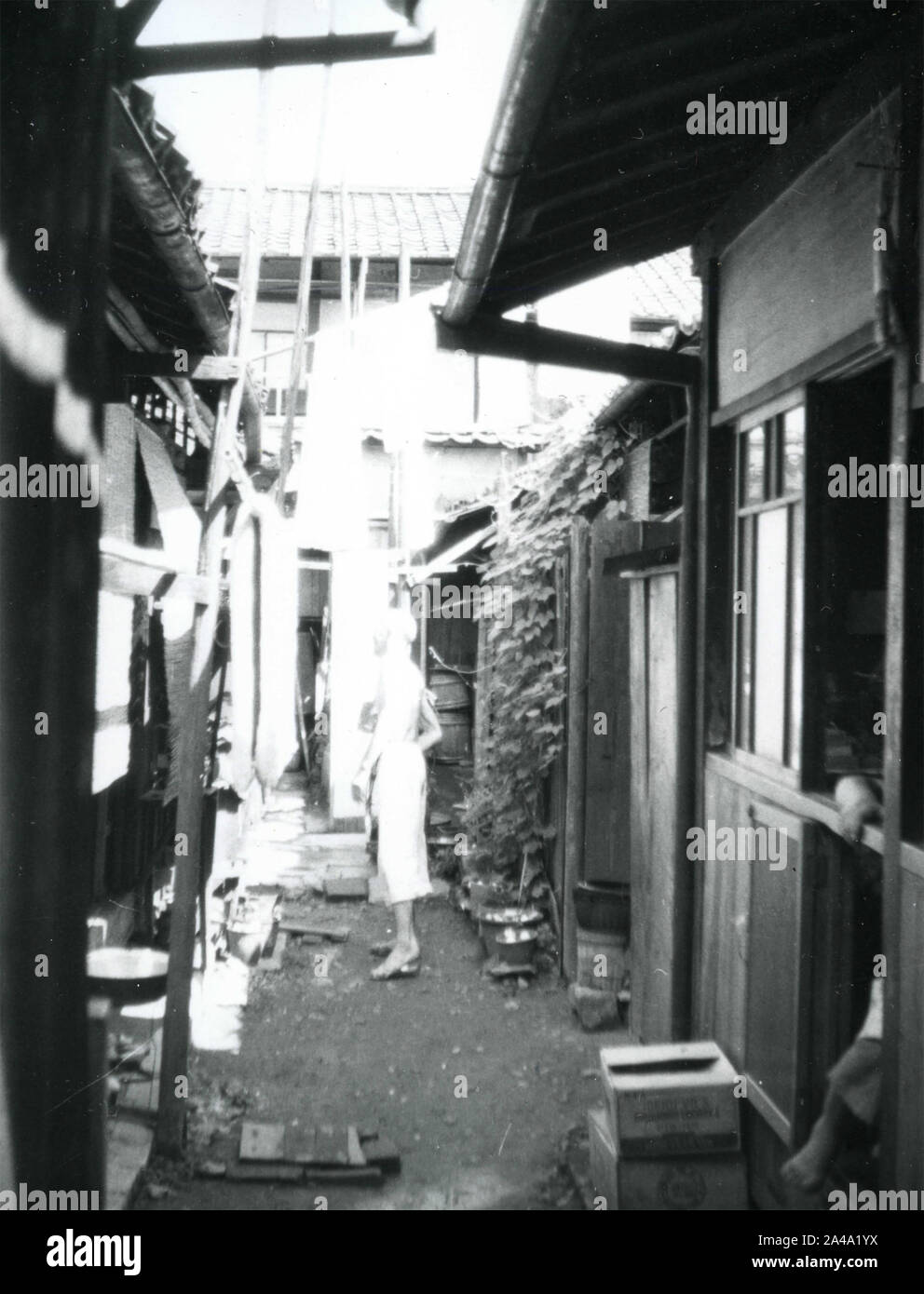 In the Japanese alleys, Japan 1958 Stock Photo - Alamy