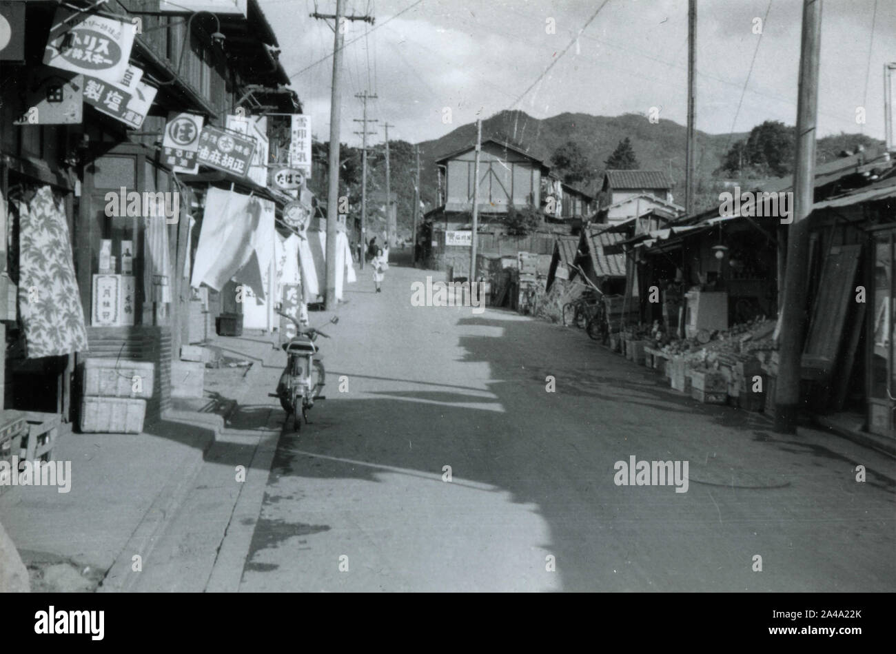 Japan street 1950s hi-res stock photography and images - Alamy