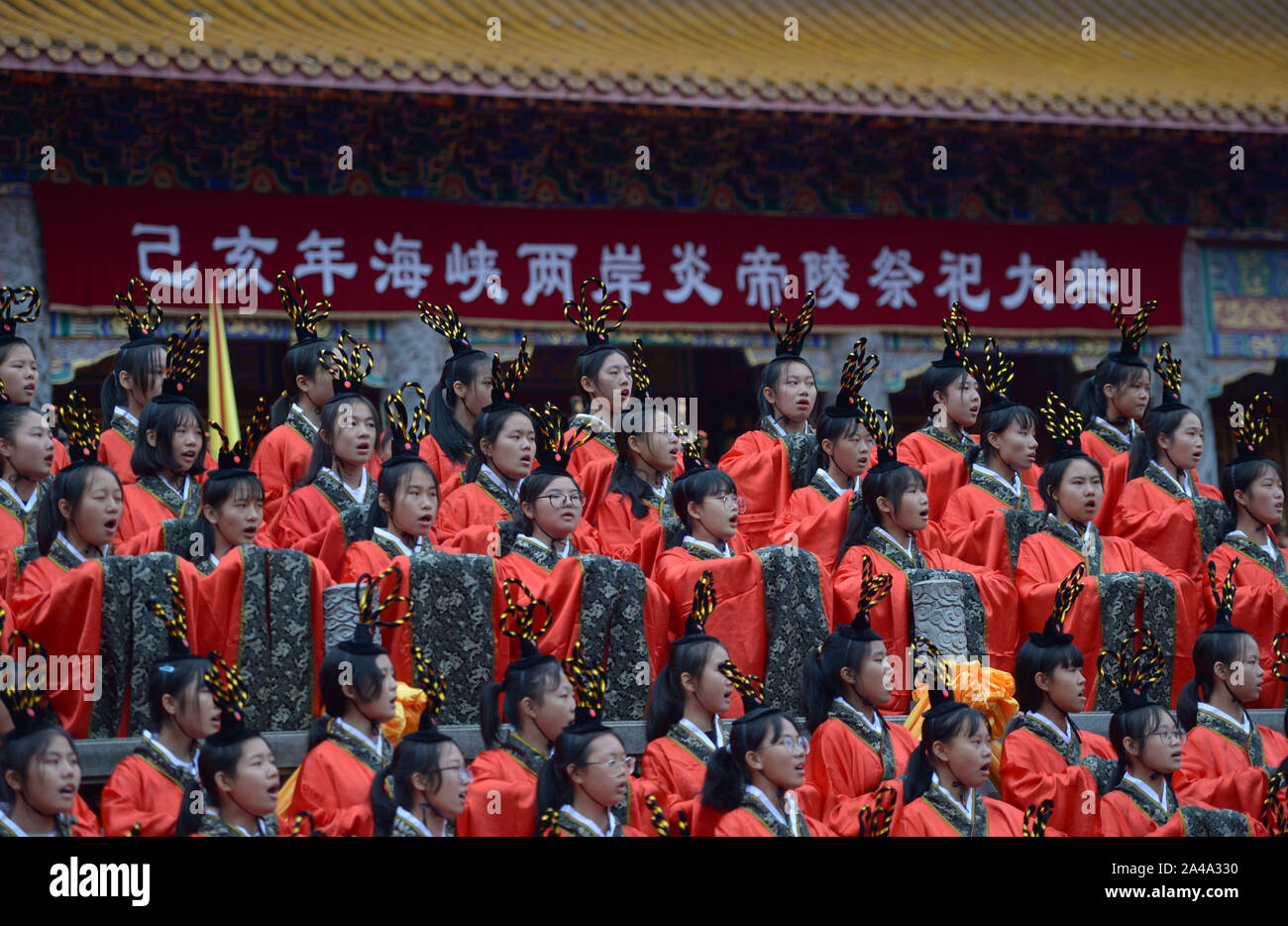 Yanling, China. 13th Oct, 2019. People take part in a ceremony to pay ...