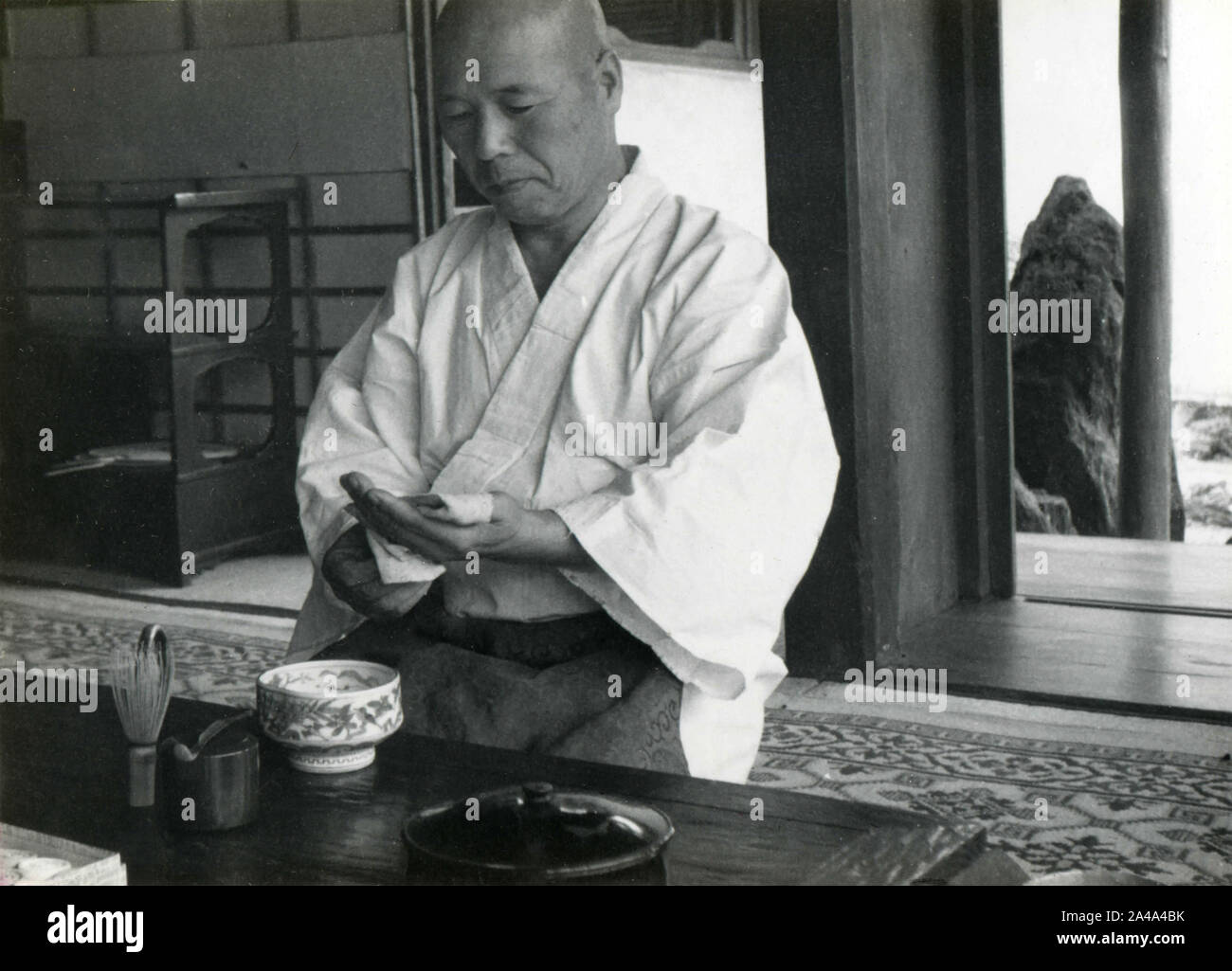 Japanese zen buddhist monk hi-res stock photography and images - Alamy