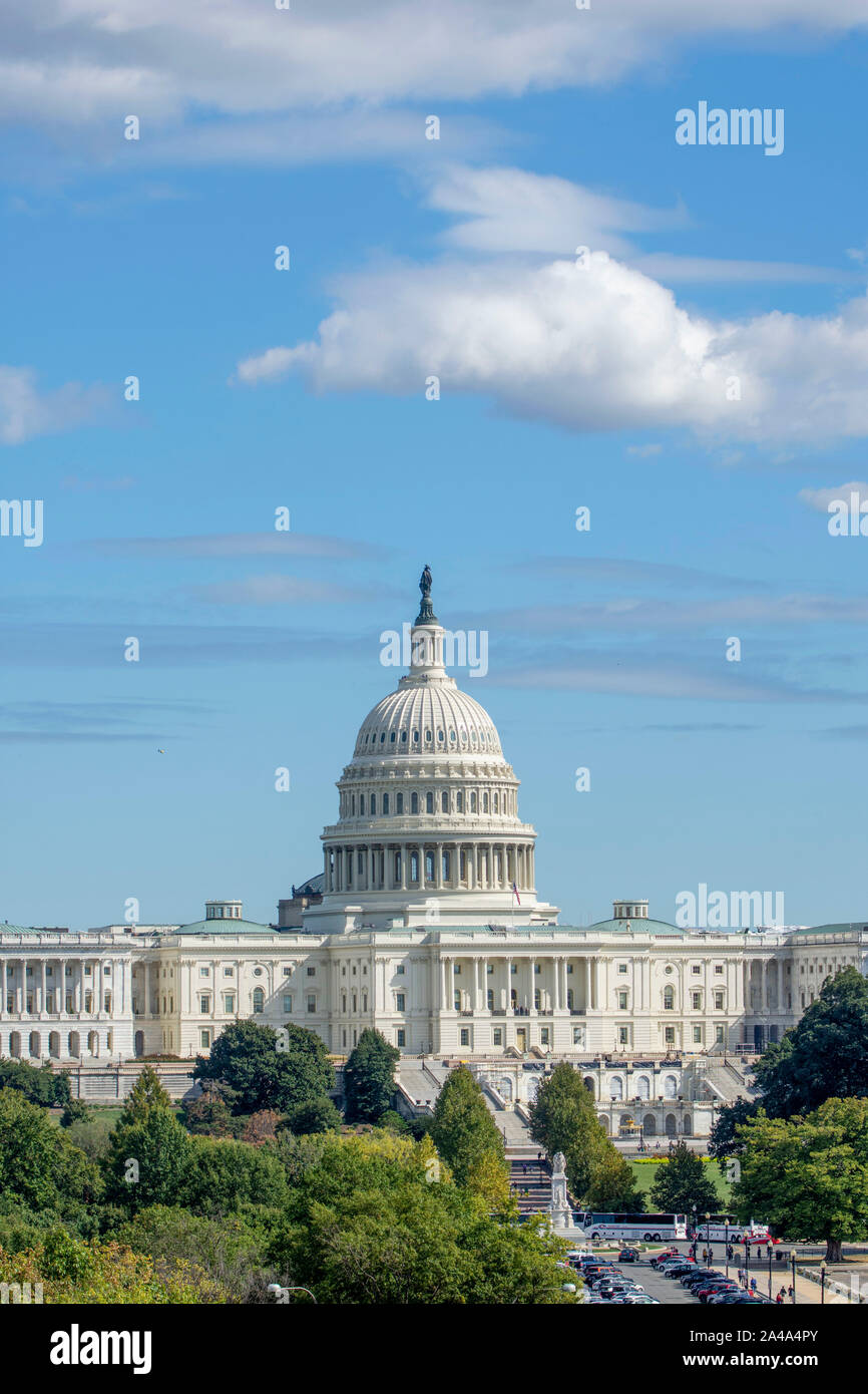 West front of the U.S. Capitol building, on Capitol Hill in Washington ...