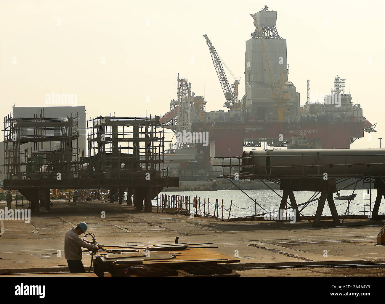 The worlds largest shipyard hi-res stock photography and images - Alamy