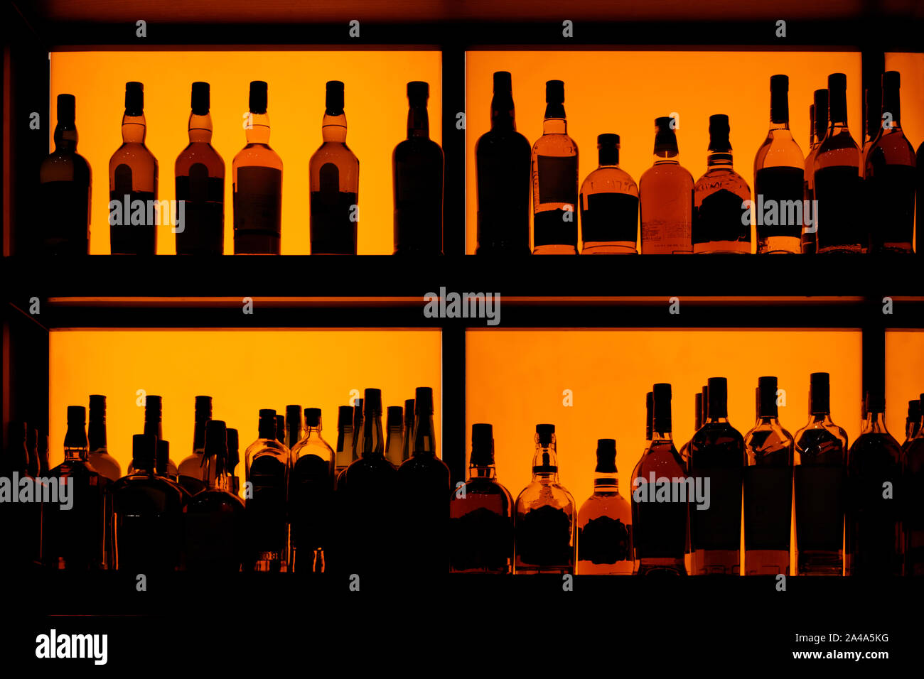 Back bar hi-res stock photography and images - Alamy