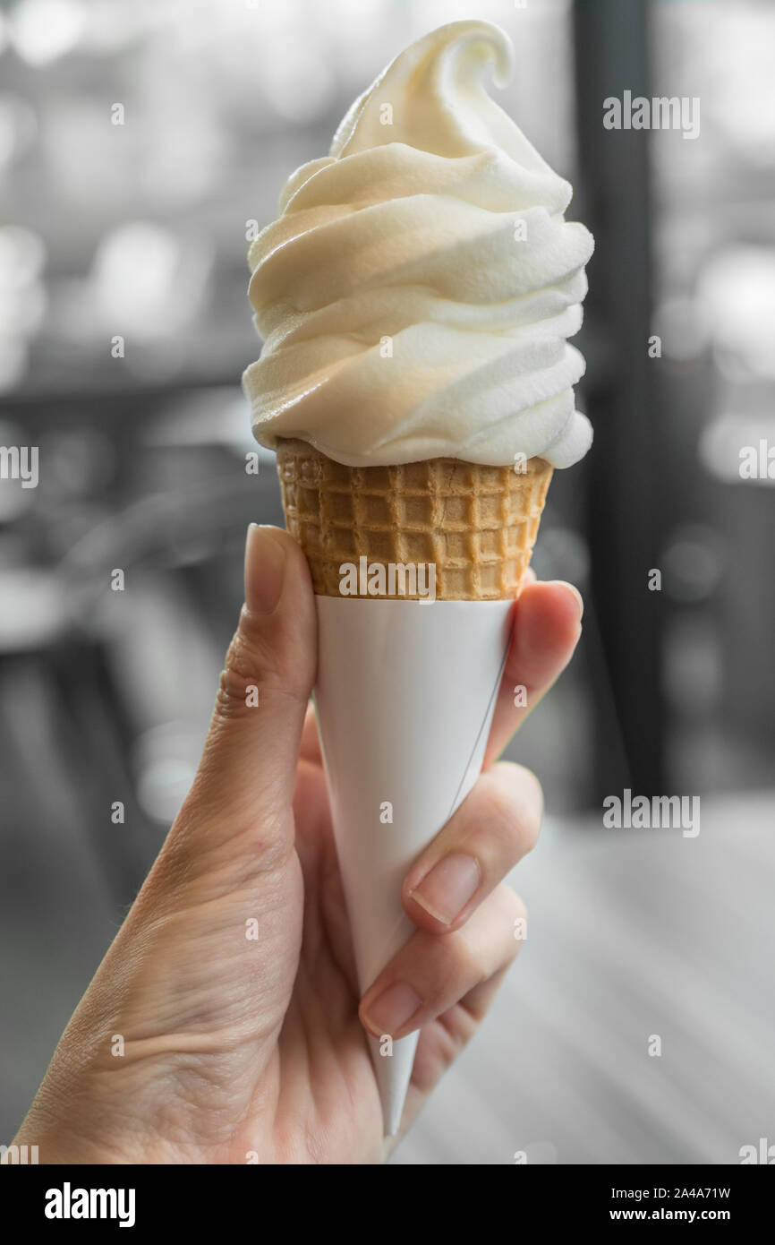 Hand scoops creamy ice cream hi-res stock photography and images - Alamy