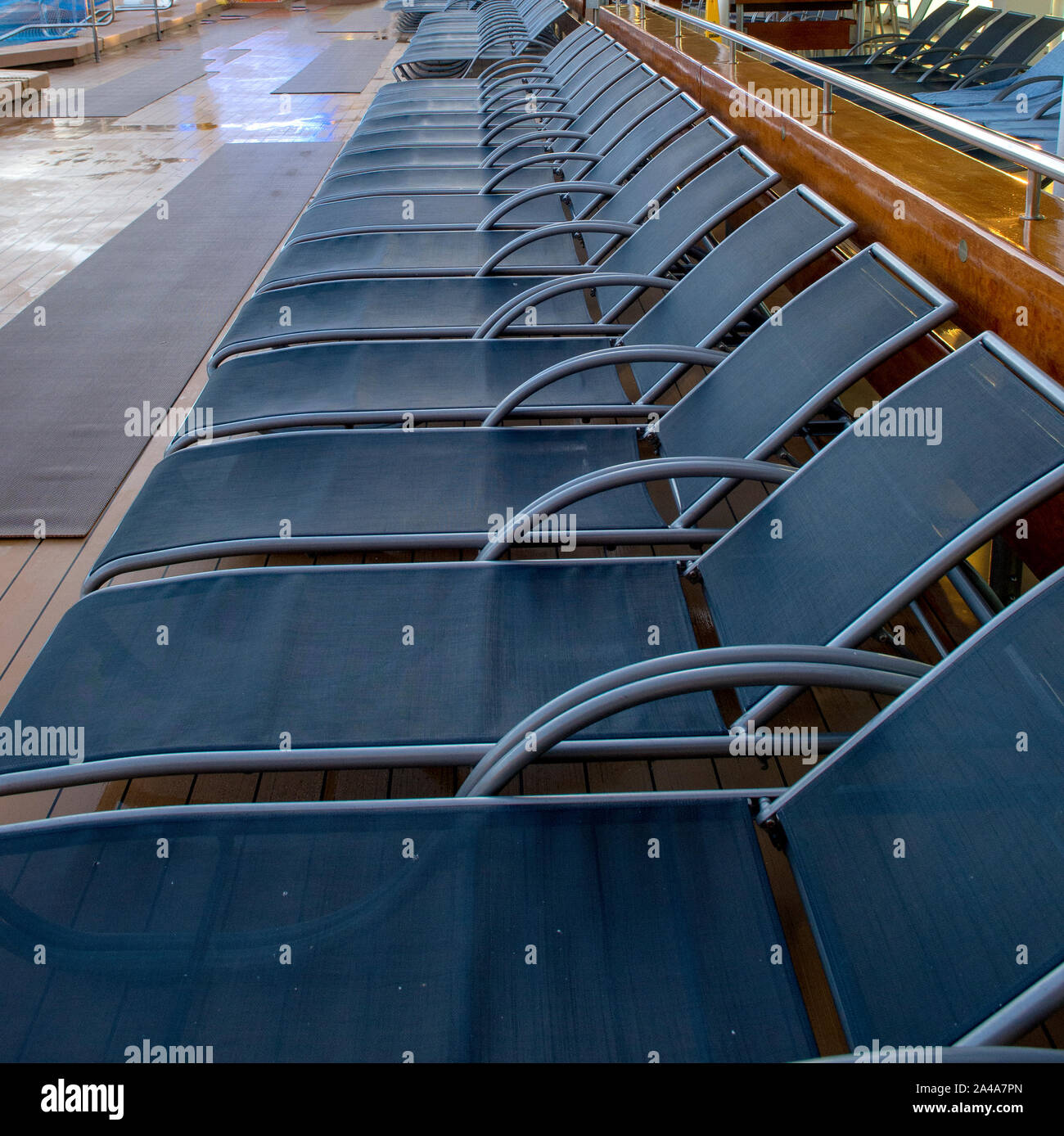 Chairs on cruise ship deck hi-res stock photography and images - Alamy