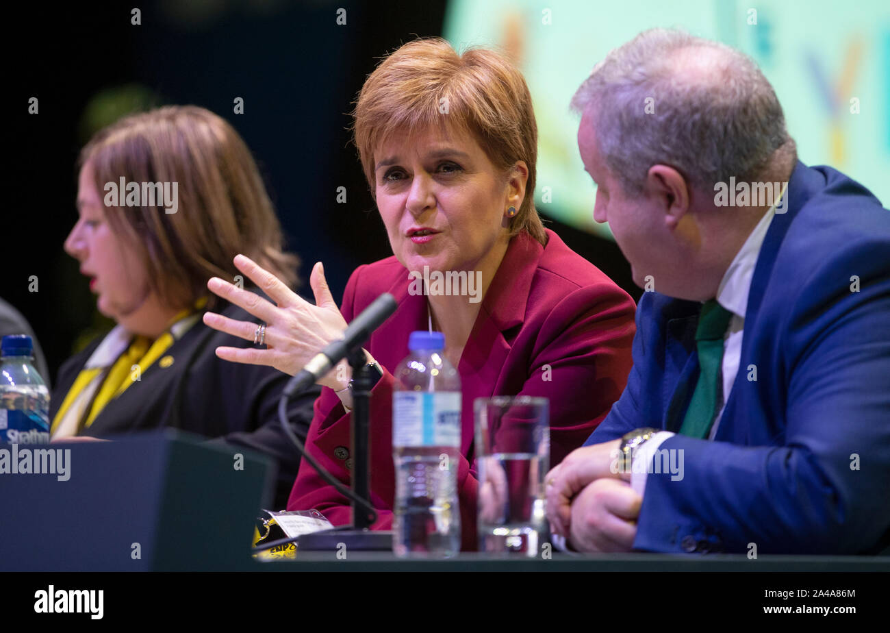 First Minister Nicola Sturgeon (centre) and Westminster leader Ian ...