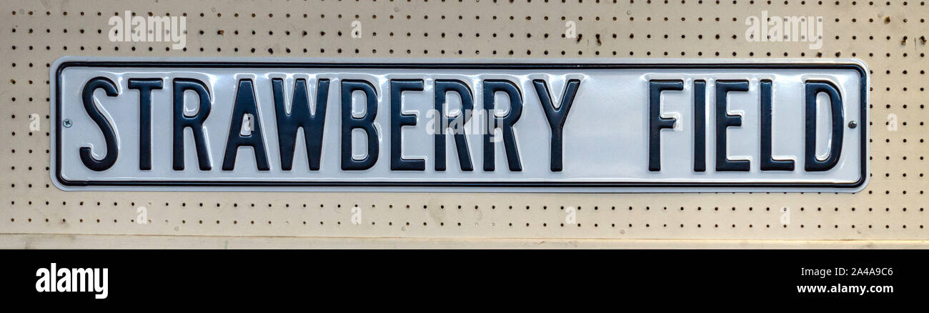 Strawberry field street sign hi-res stock photography and images - Alamy