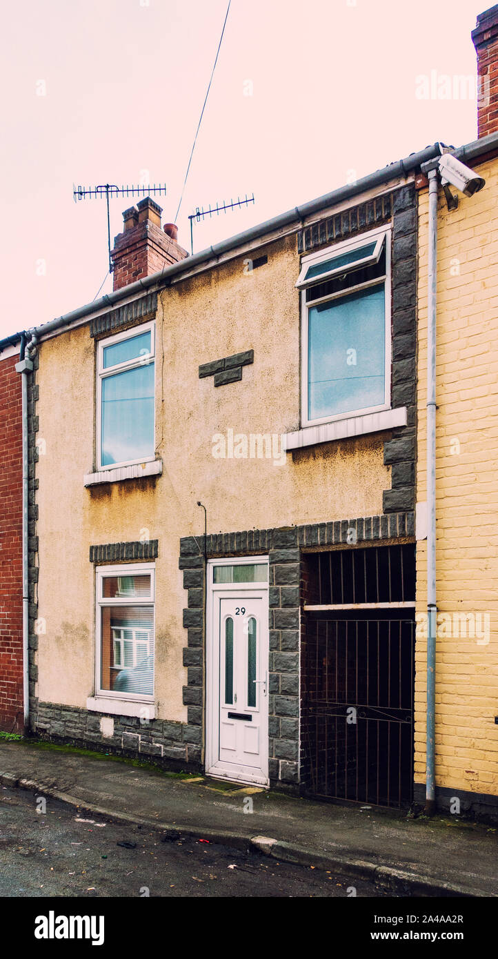 Mid terraced house hi-res stock photography and images - Alamy