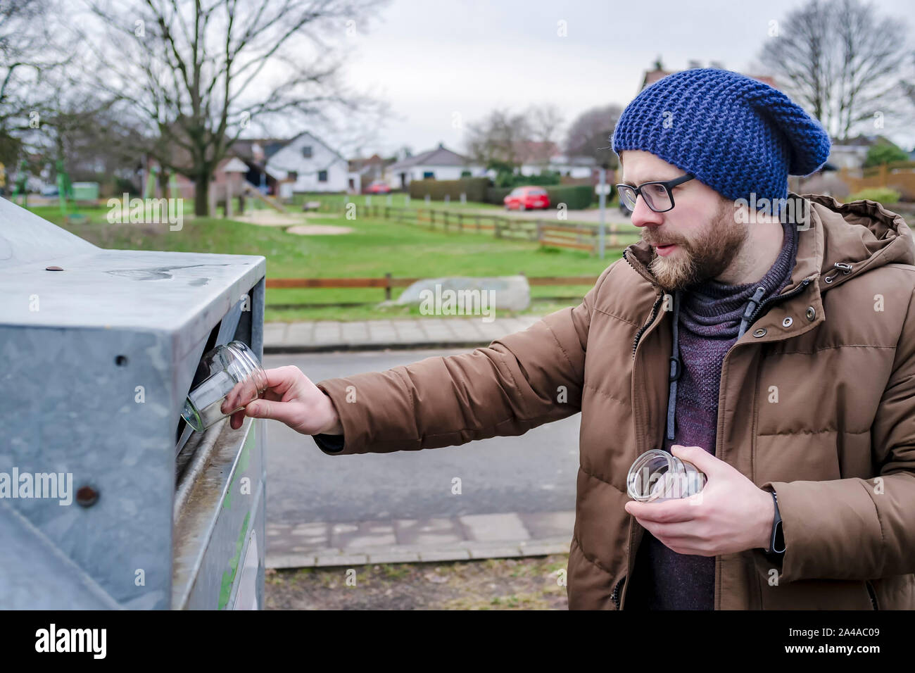 Dump out container hi-res stock photography and images - Alamy