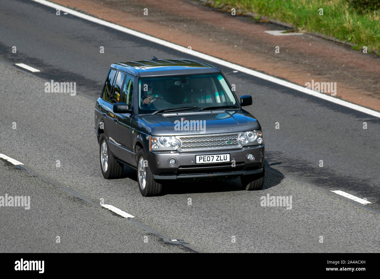 2007 grey Land Rover Range Rover Vogue TDV8 A; UK Vehicular traffic ...