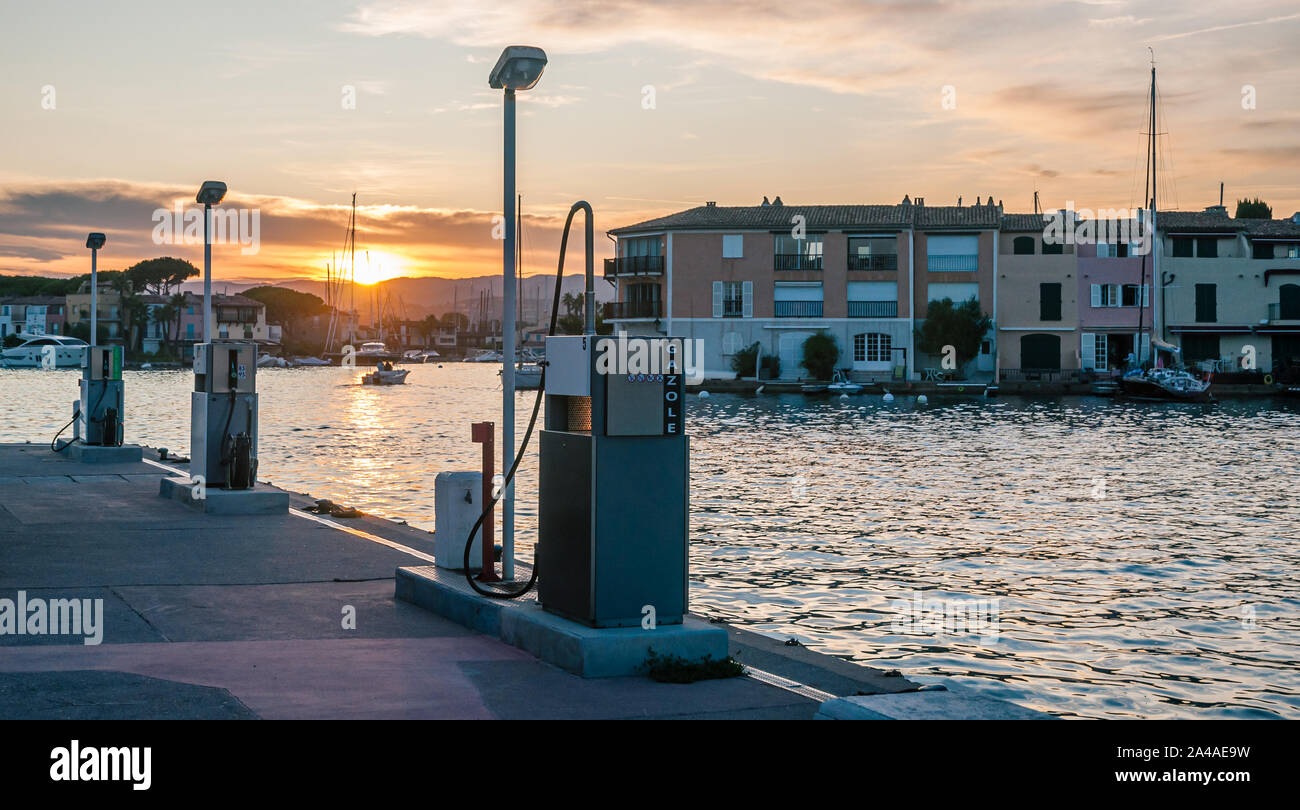 Port grimaud beach south france hi-res stock photography and images - Alamy