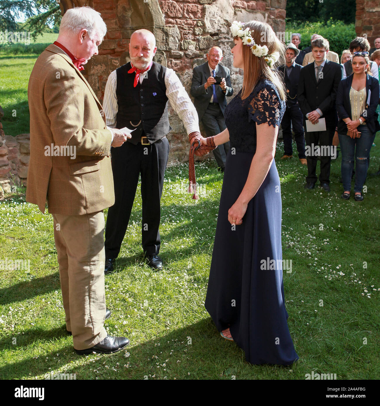 Medieval handfasting ceremony hi-res stock photography and images - Alamy