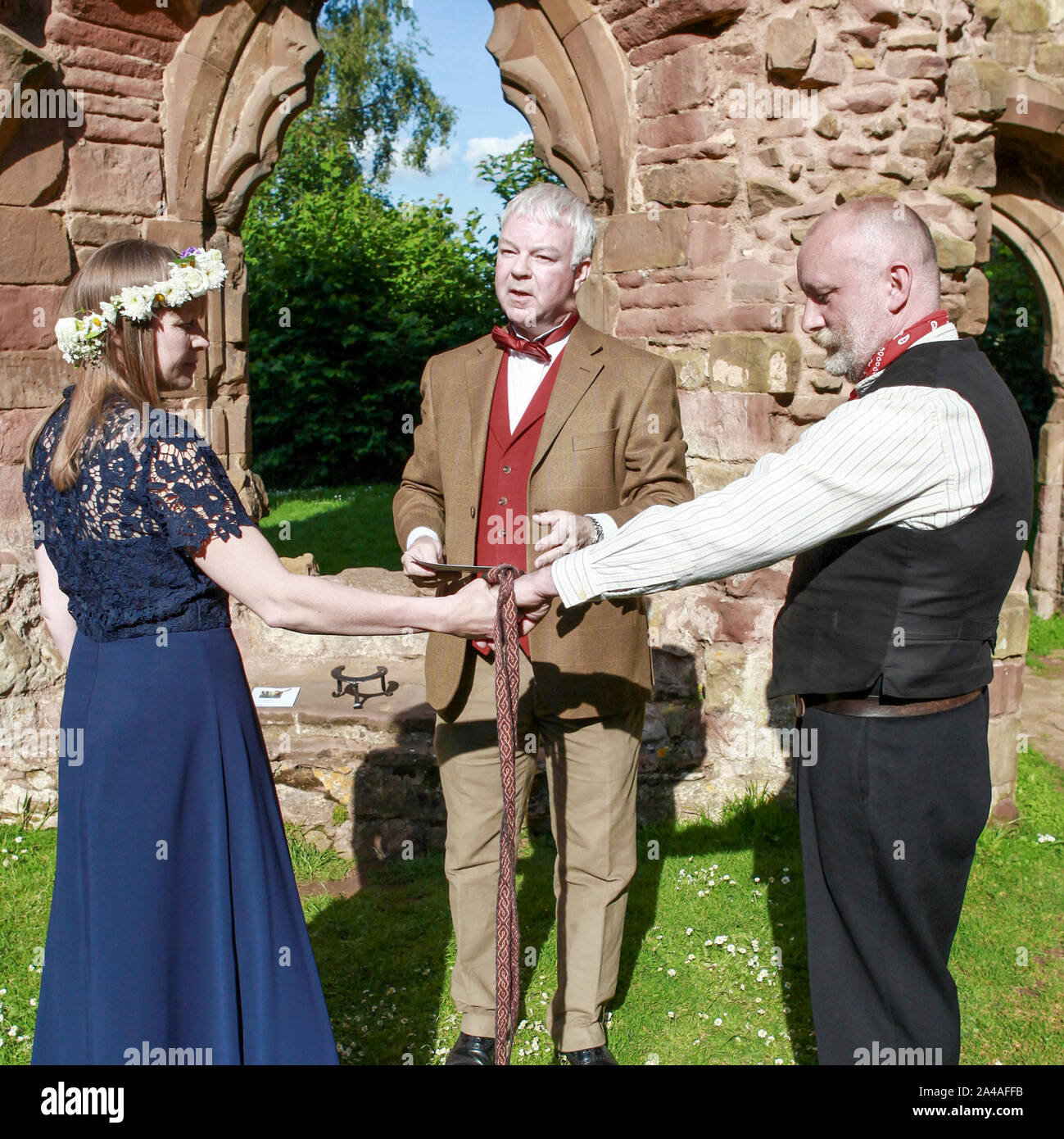 Handfasting marriage hi-res stock photography and images - Alamy