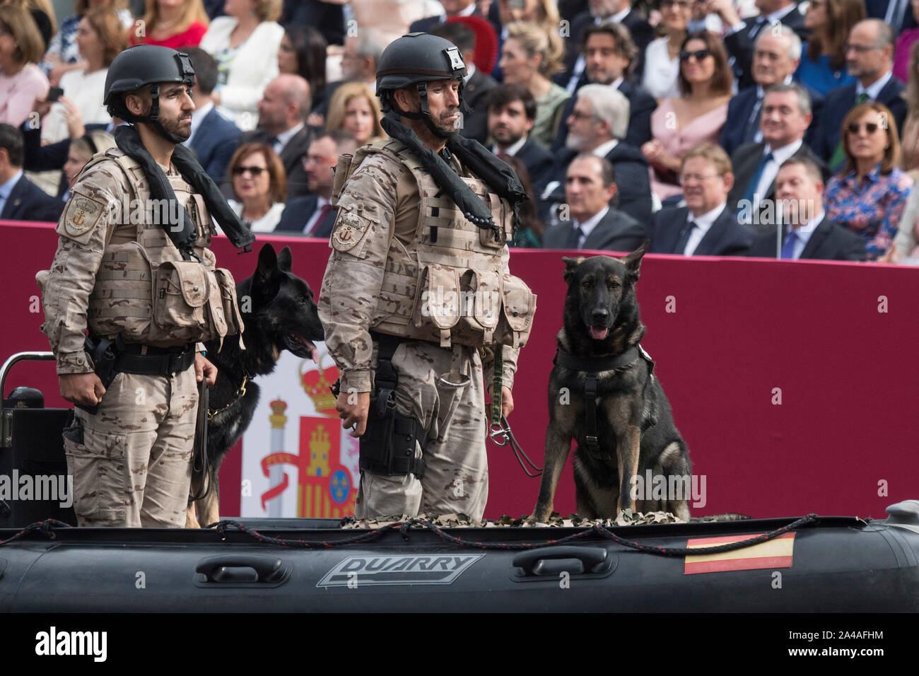 Spanish soldiers parade hi-res stock photography and images - Alamy