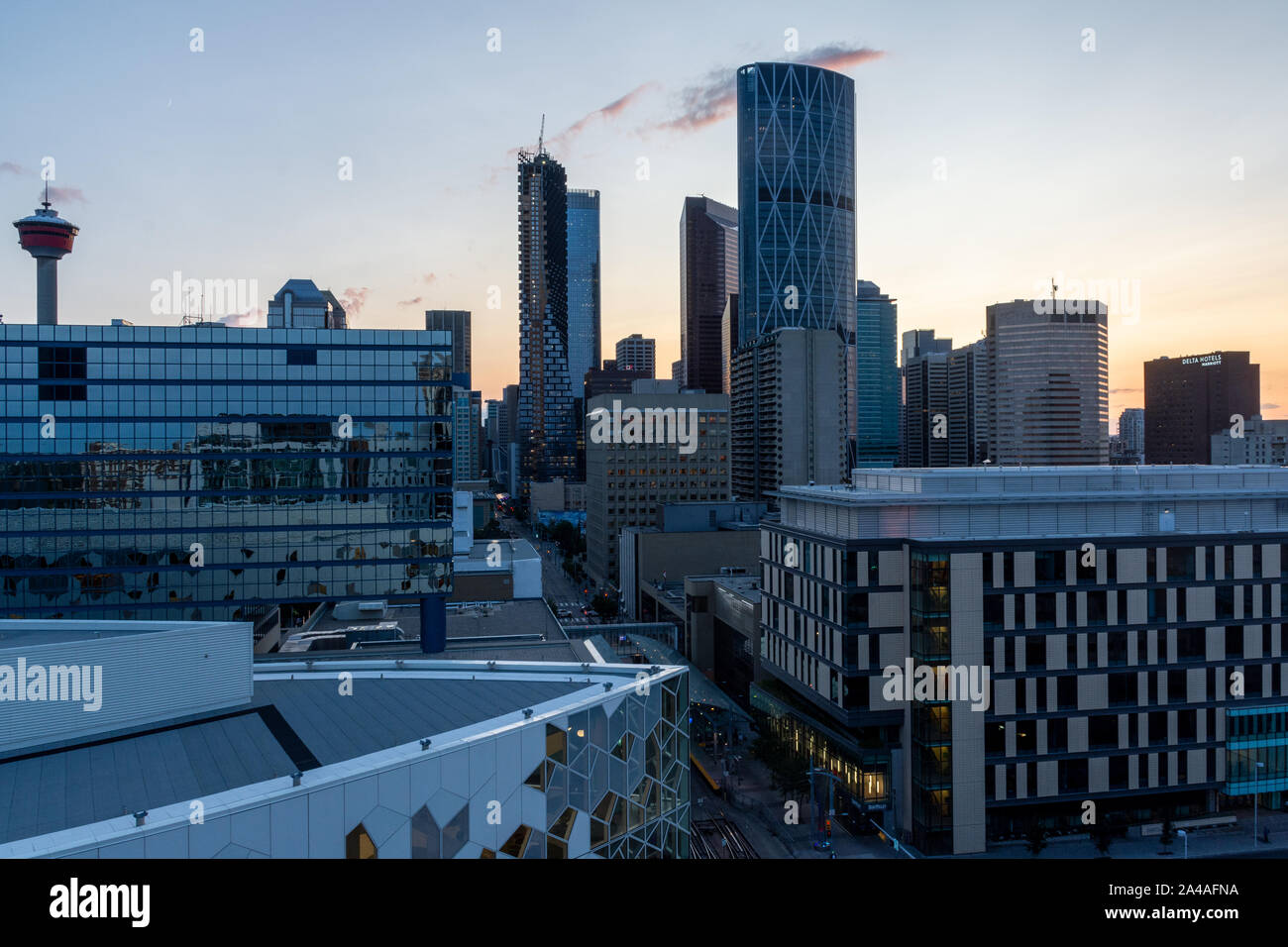 Calgary skyline at dusk hi-res stock photography and images - Alamy