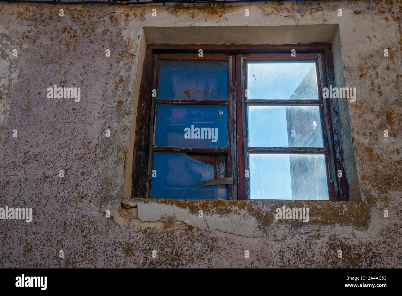 Window of abandoned house Stock Photo - Alamy