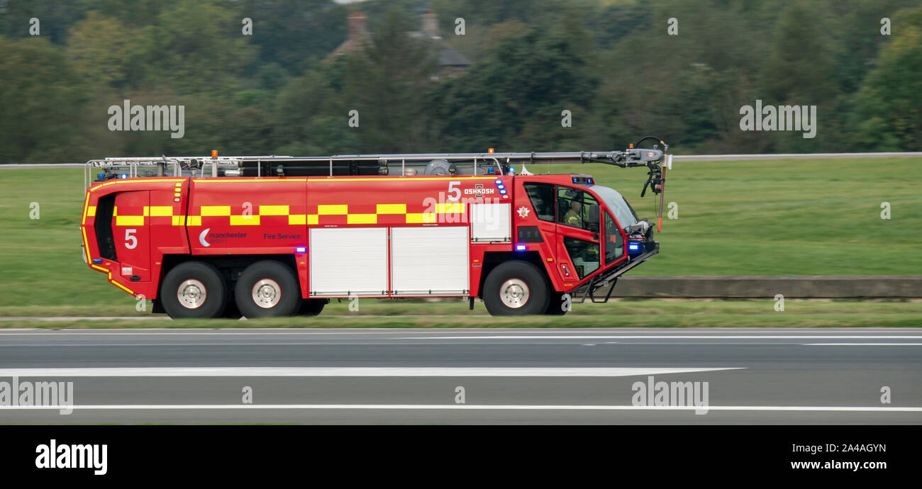 Airport fire and rescue service hi-res stock photography and images - Alamy