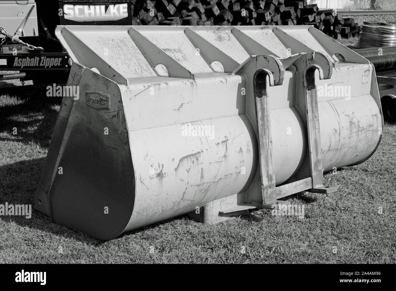 Front end loader bucket scoop hi-res stock photography and images - Alamy