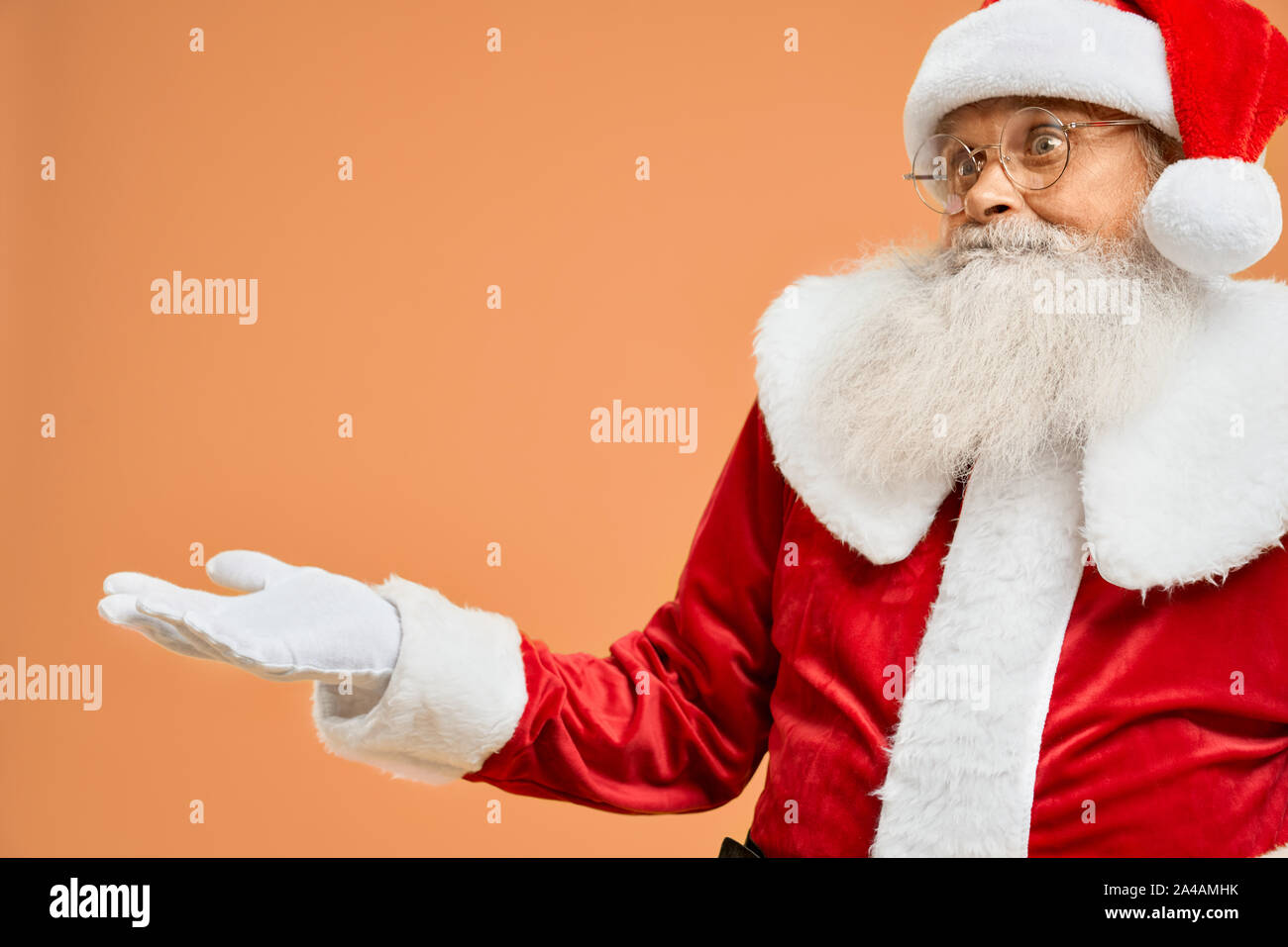 Santa claus showing open hand hi-res stock photography and images - Alamy